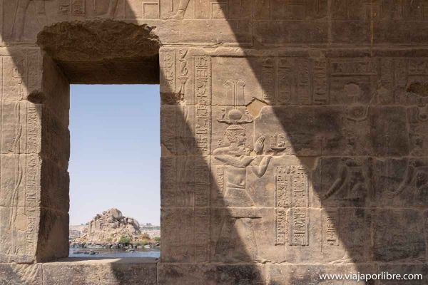 La visita el templo de Filae-Philae en el alto Egipto