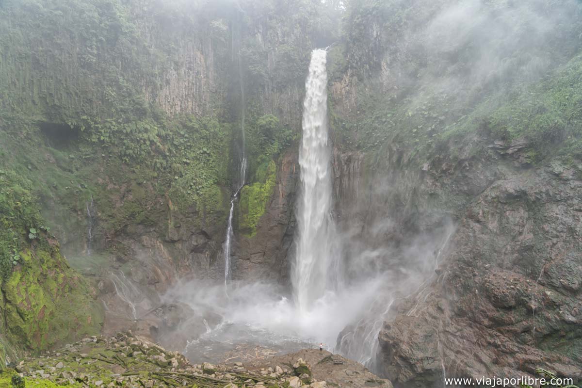 Ruta a las Blue Falls o cascadas azules de Costa Rica