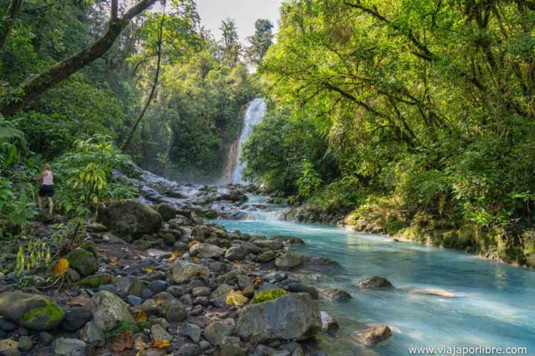 Ruta a las Blue Falls o cascadas azules de Costa Rica