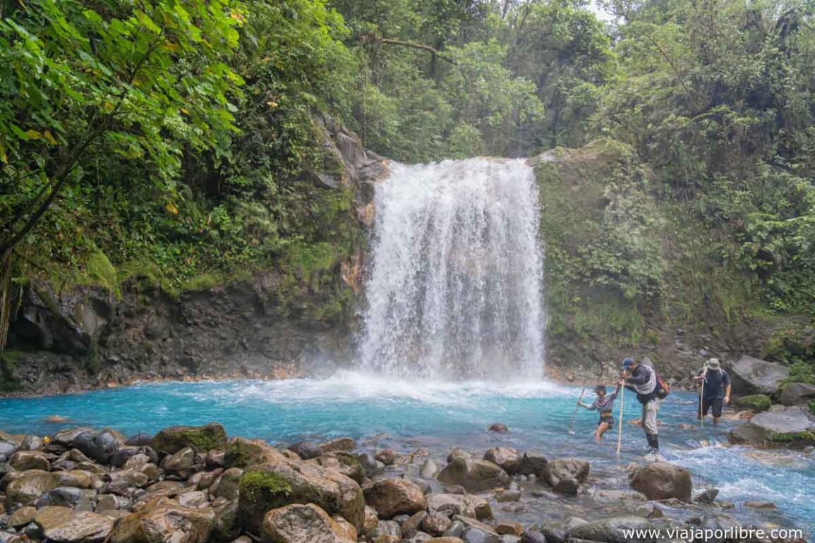 Ruta a las Blue Falls o cascadas azules de Costa Rica
